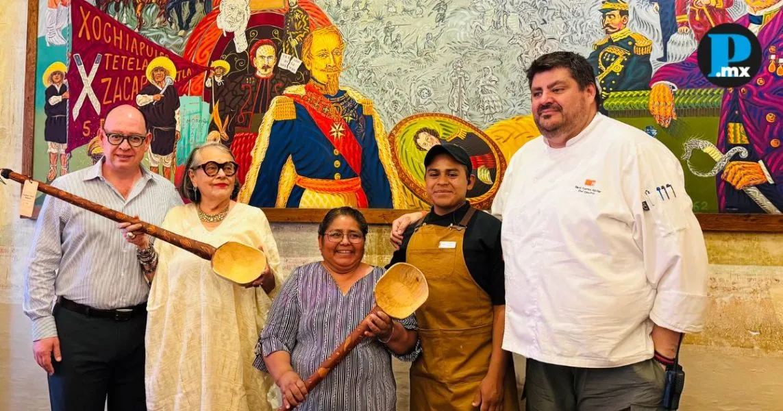 Con cocineras tradicionales rinden tributo al mole en el Mural de los ...