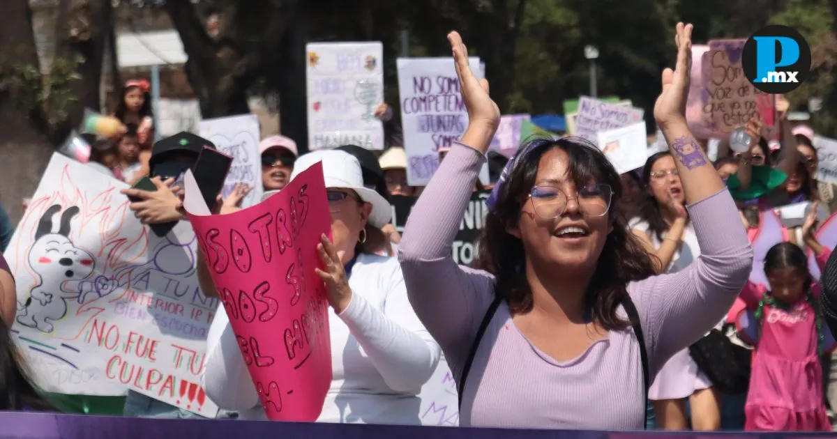 Manifestantes realizan iconoclasia en el Palacio Municipal de Puebla