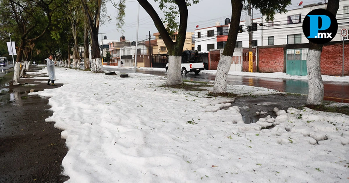 Granizada sorprende y cubre de blanco el norte de Puebla