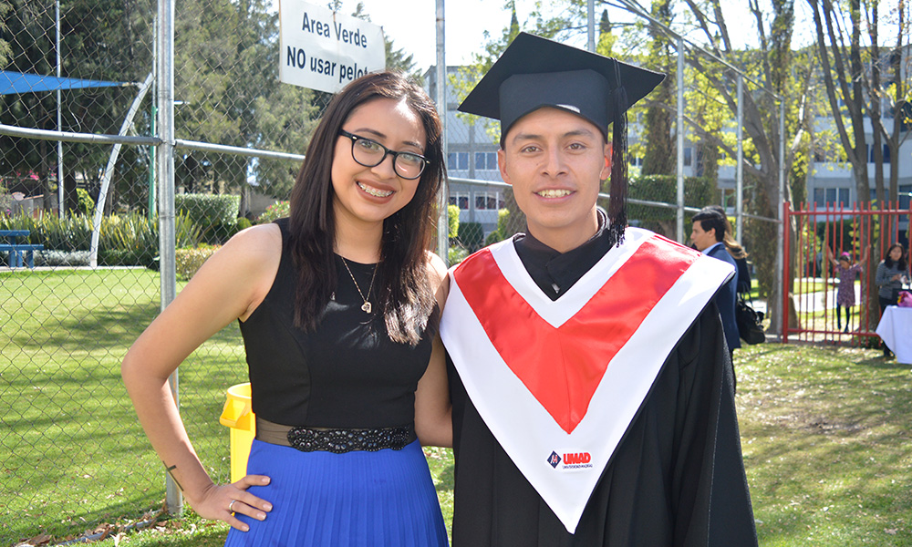 Celebran alumnos emotiva ceremonia de graduación
