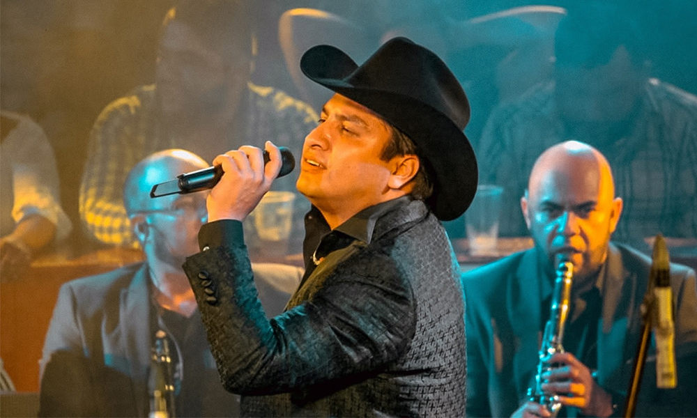 Julión Álvarez brilla en la Feria de San Juan del Río