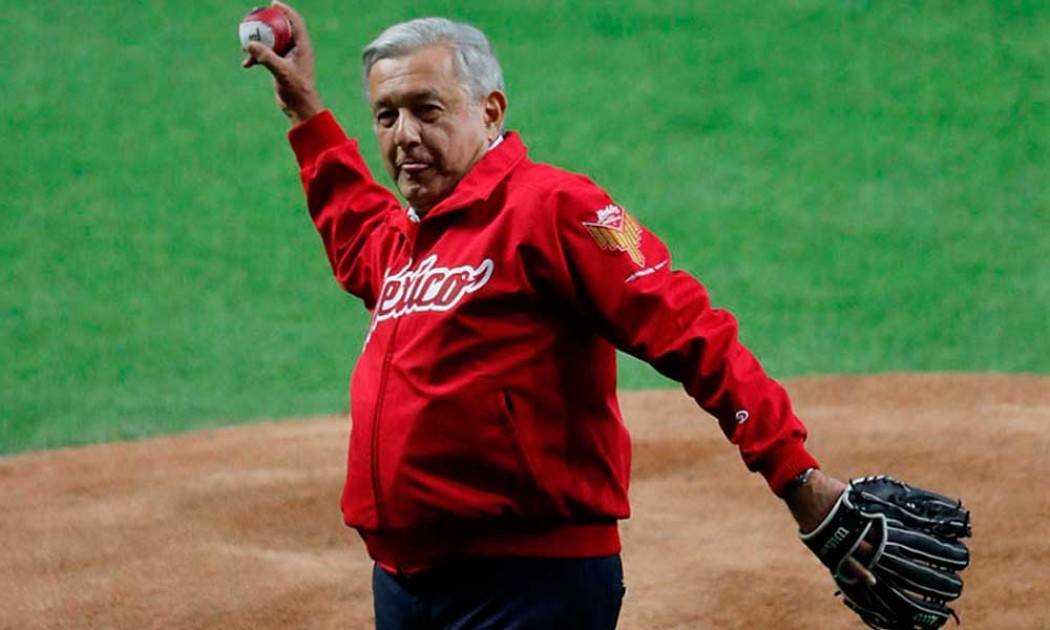 AMLO listo para participar en juego de exhibición de béisbol
