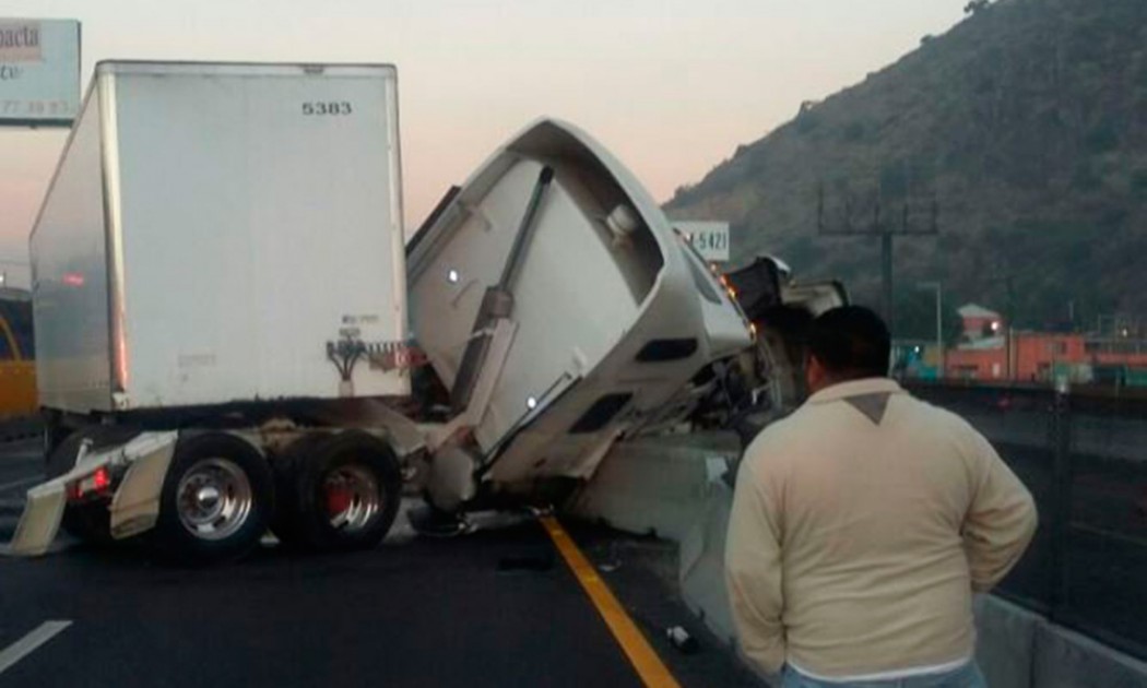 Vuelca Tráiler En Autopista México Puebla