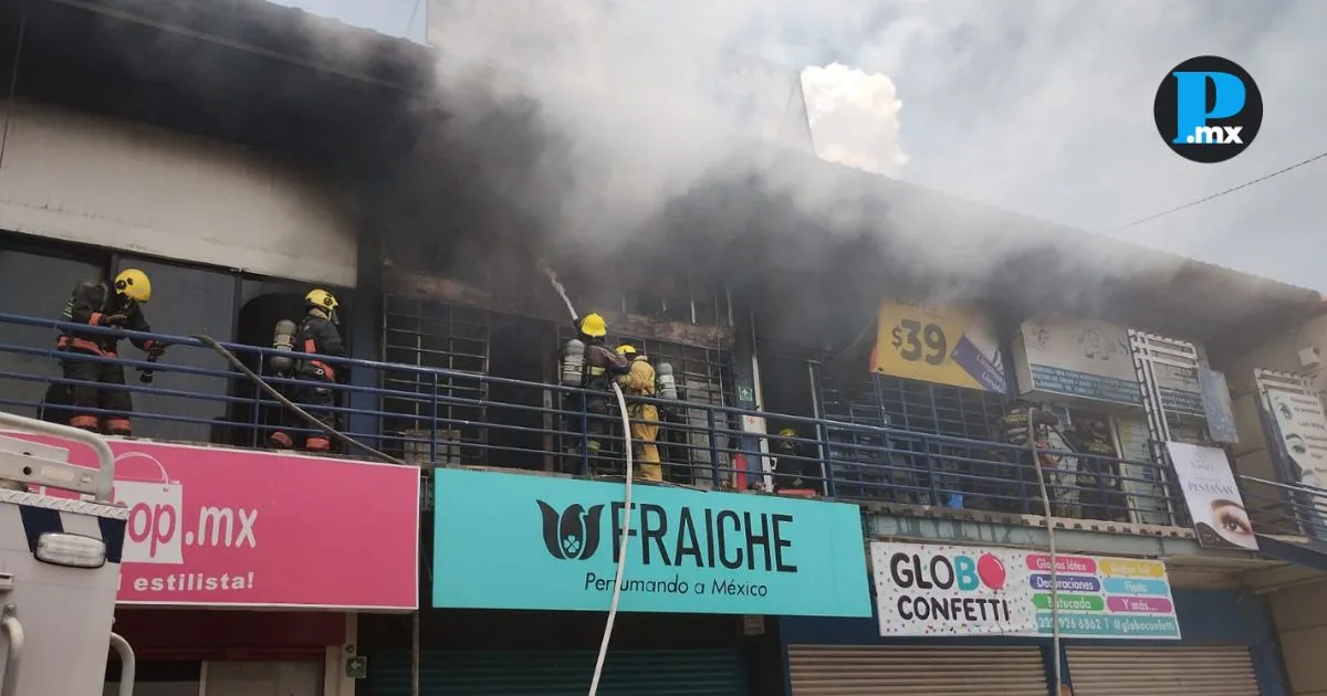 Incendio consume imprenta en plaza de Ex Hacienda Mayorazgo