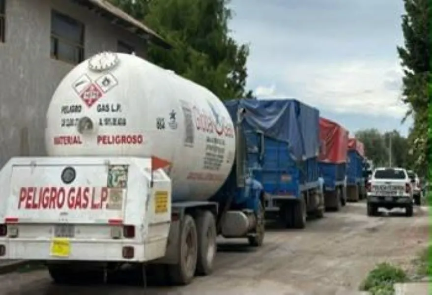 Catean inmueble en Tepeaca y decomisan 17 mil litros de combustible ilícito